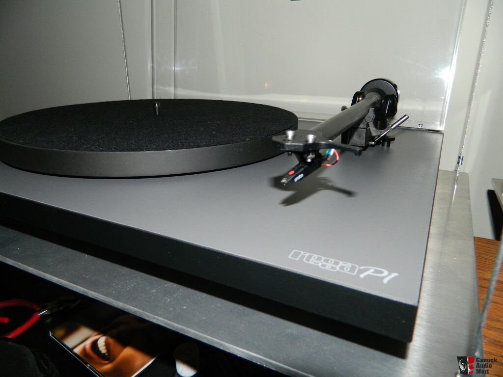 REGA P1 AUDIOPHILE TURNTABLE Photo #634178 - Canuck Audio Mart