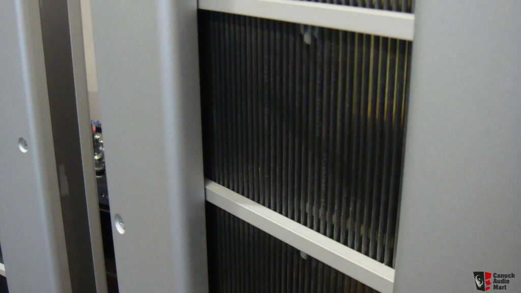 AUDIOSTATIC MODEL WING ELECTROSTATIC SPEAKER Photo #702850 - US Audio Mart