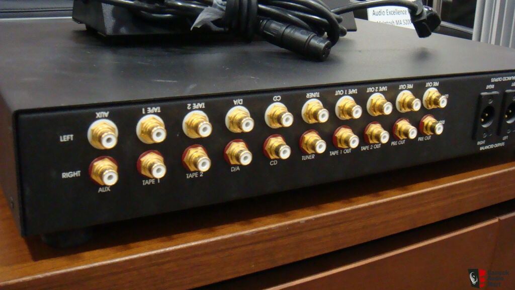 ARAGON AURUM PRE-AMP WITH POWER SUPPLY Photo #702897 - Canuck Audio Mart