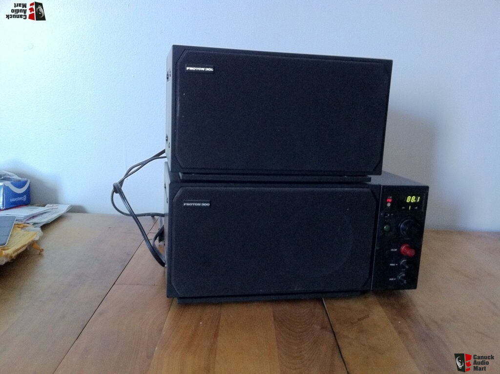 Proton 300 and 301 powered speaker set: free for repair or parts Photo ...