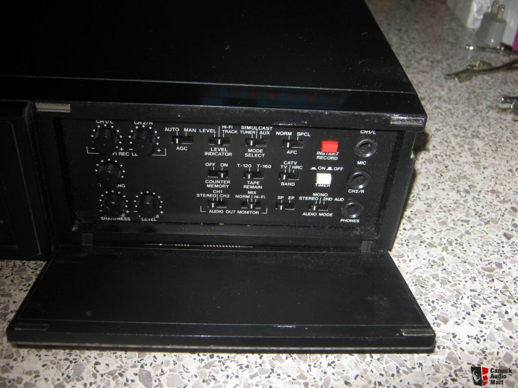 Zenith 6 head (top of the line) VHS VCR Made in Japan For Sale - Canuck ...