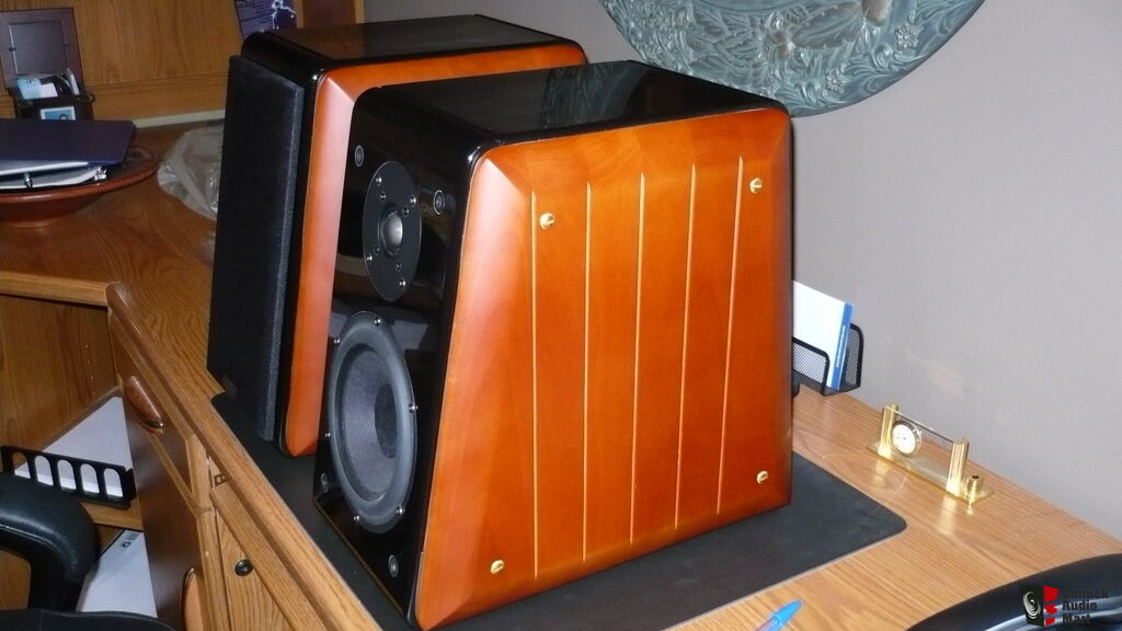 USHER DIAMOND DMD BE-718-D MONITORS Photo #806661 - Canuck Audio Mart