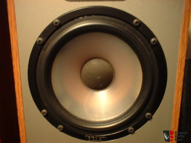PARADIGM 7se Mk3 FLOORSTANDING SPEAKERS Photo #85117 - Canuck Audio Mart