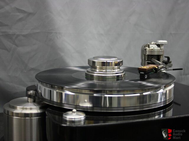 Introducing the All New Avro Precision Turntable and Integrated Tone Arm