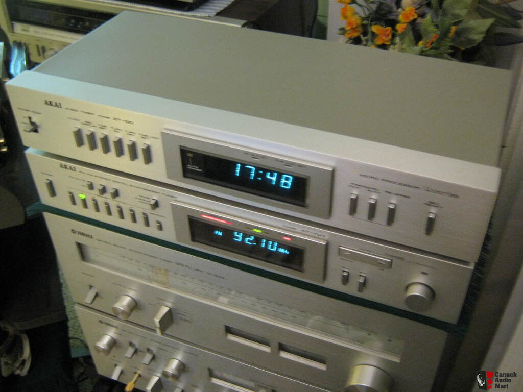 Akai Tuner Model AT-V04 / Audio Timer DT-100 Photo #906006 - Canuck ...