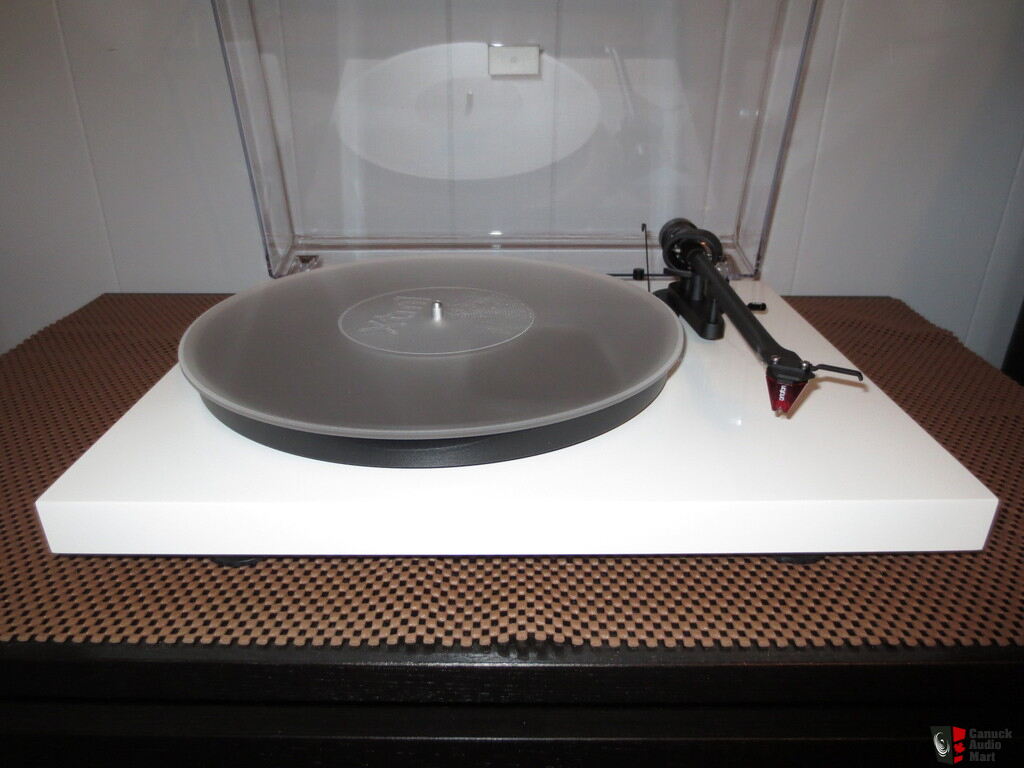Pro-Ject Debut III Turntable Photo #926225 - Canuck Audio Mart