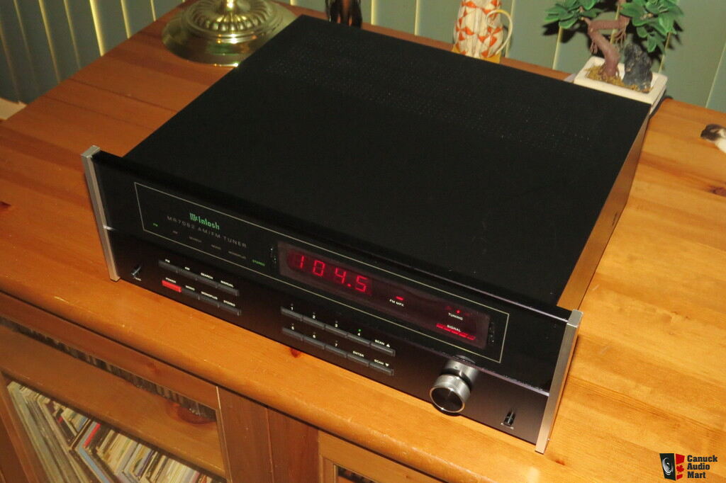 McIntosh MR 7082 Tuner (SOLD) Photo #936063 - Canuck Audio Mart